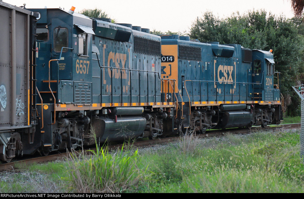 CSX 2014 and 6557 moving North on Neve Spur at 7th Ave
